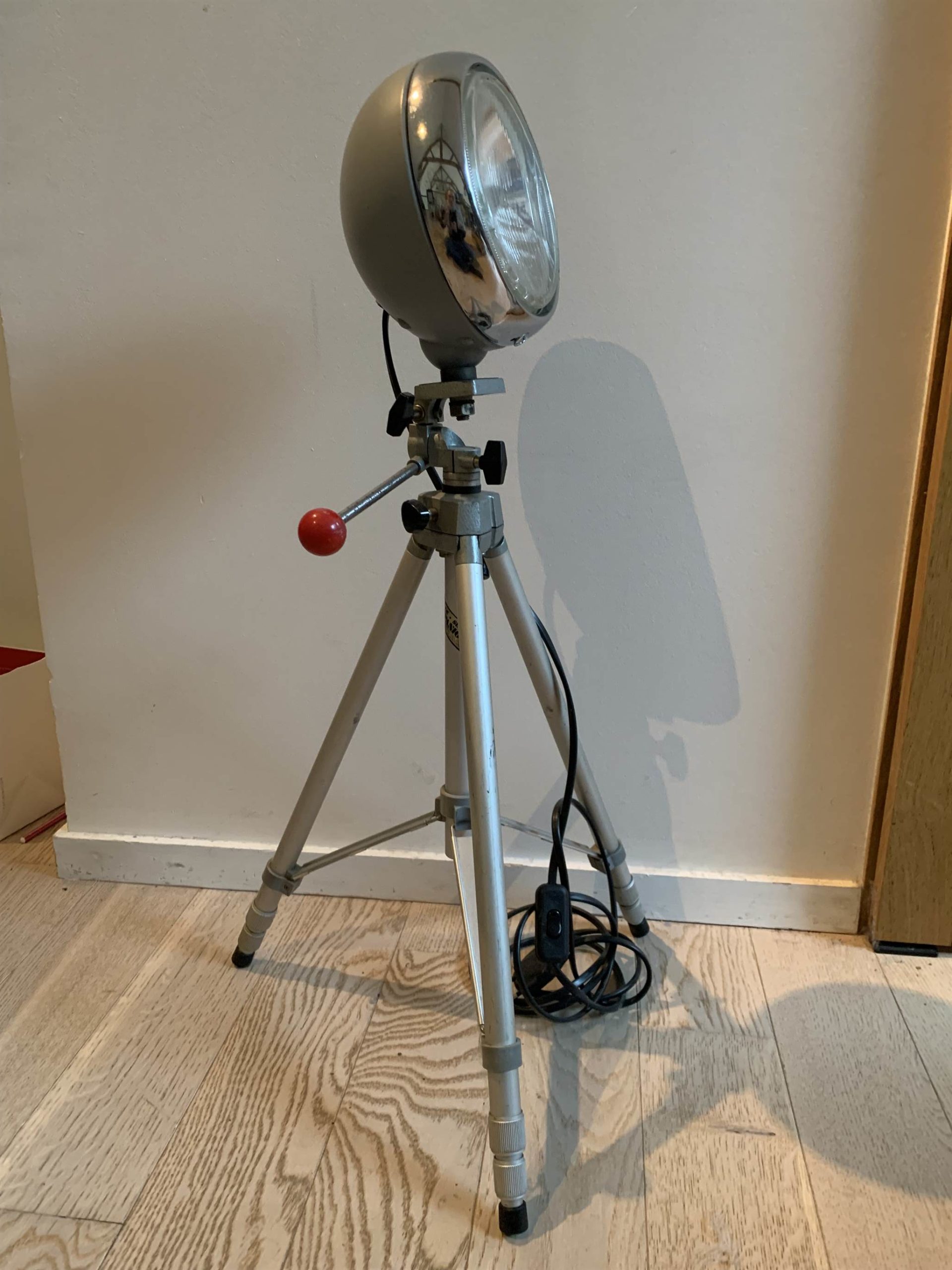 Projecteur phare de voiture - l'Atelier de L'Arche